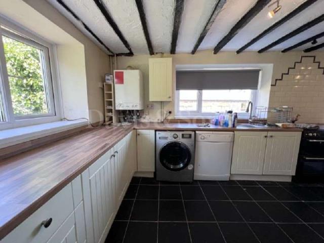 4 Bedroom End Of Terrace House