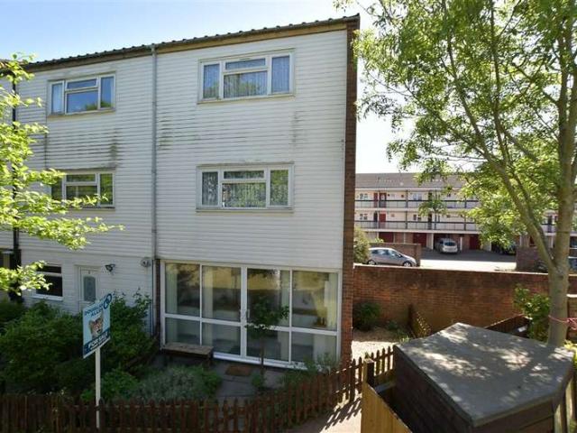 4 Bedroom End Of Terrace House