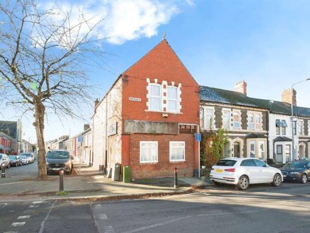 4 Bedroom End Of Terrace House