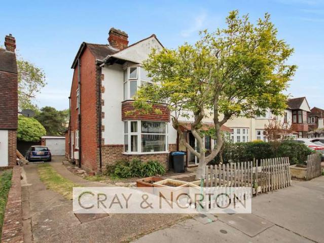4 Bedroom End Of Terrace House