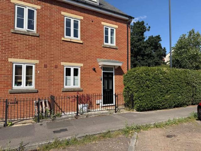 4 Bedroom End Of Terrace House