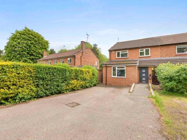 4 Bedroom End Of Terrace House