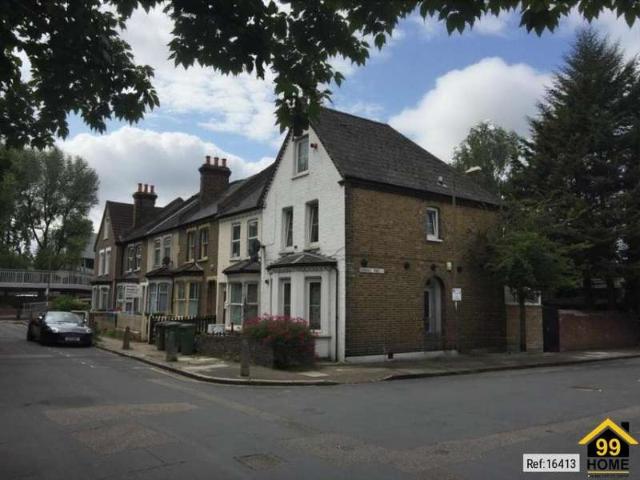 4 Bedroom End Of Terrace House