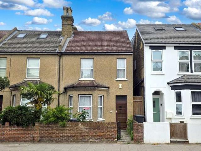 4 Bedroom End Of Terrace House