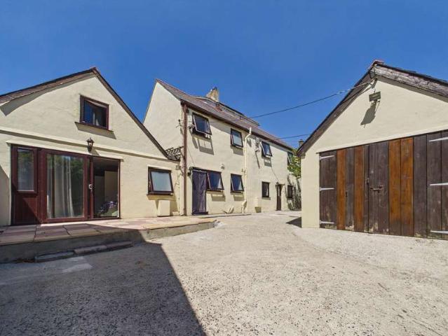 4 Bedroom End Of Terrace House