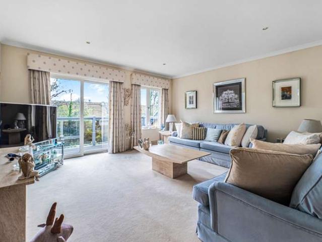 4 Bedroom End Of Terrace House