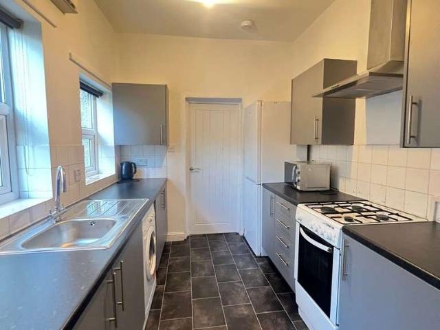 4 Bedroom End Of Terrace House