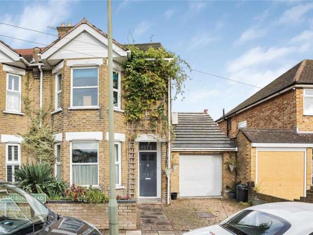 4 Bedroom End Of Terrace House