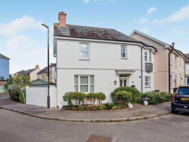 4 Bedroom End Of Terrace House