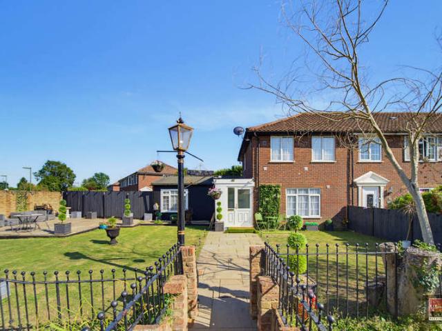 4 Bedroom End Of Terrace House