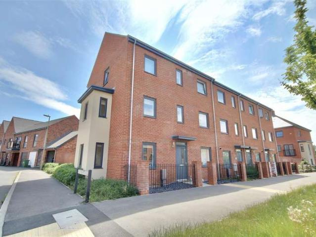 4 Bedroom End Of Terrace House