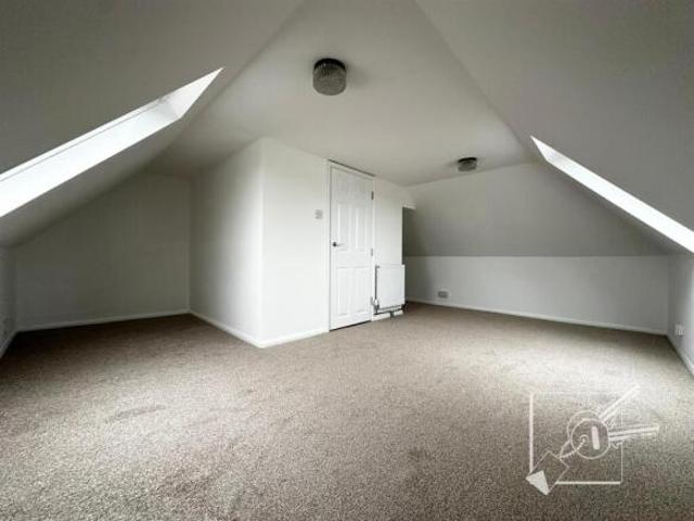 4 bedroom end of terrace house for rent in 1 Grange Road, DA11