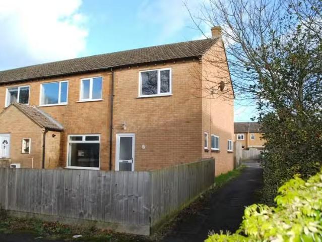 4 bedroom end of terrace house for rent in 4 Bedroom End Of Te.