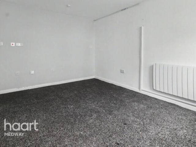 4 bedroom end of terrace house for rent in Court Lodge Road, Gillingham, ME7