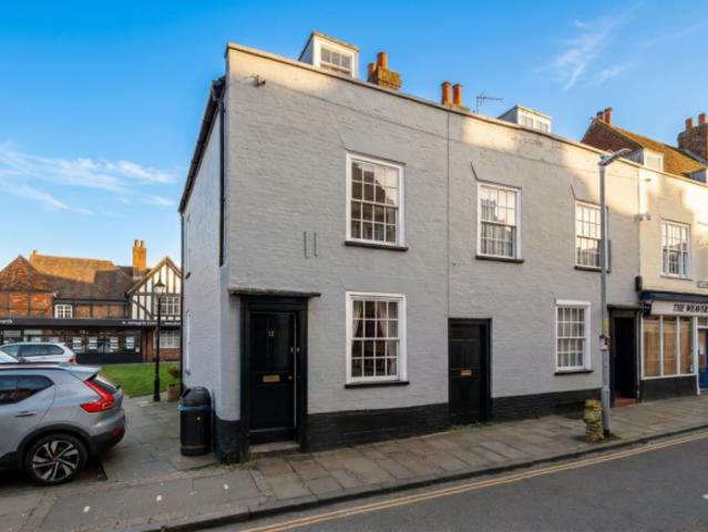 4 bedroom end of terrace house for rent in Canterbury, CT1