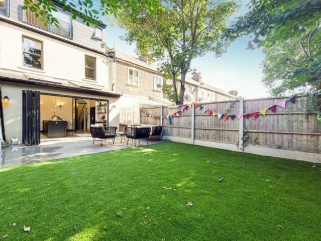 4 bedroom end of terrace house for rent in Carlton Road, Manor Park, London, E12