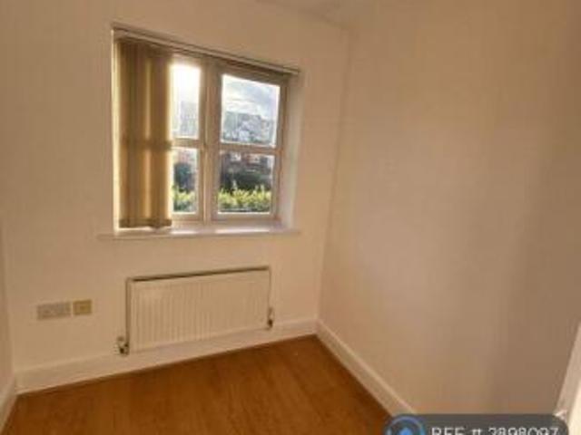 4 bedroom end of terrace house for rent in Carty Road, Leicester, LE5