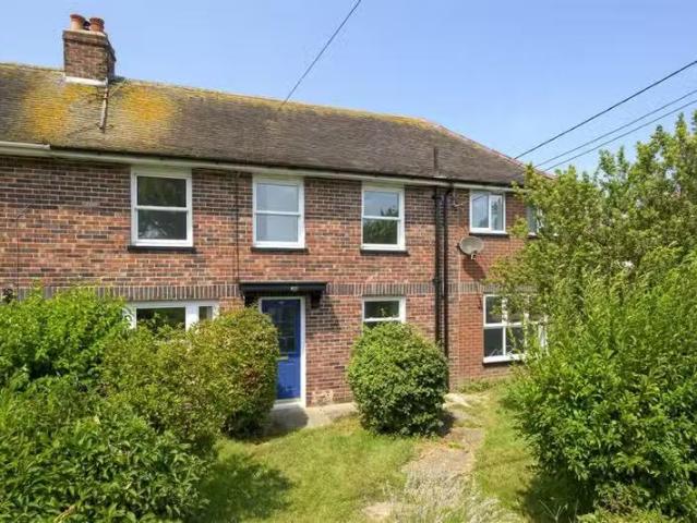 4 bedroom end of terrace house for rent in Chequer Lane, Ash.