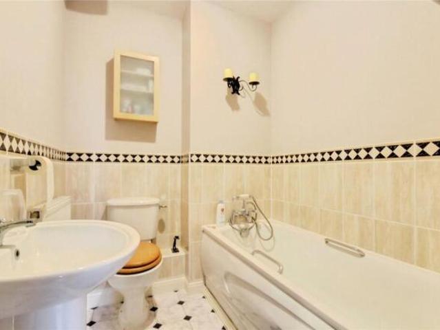 4 bedroom end of terrace house for rent in Cintra Close, Reading, Berkshire, RG2