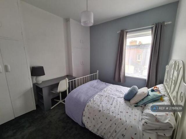 4 bedroom end of terrace house for rent in Clare Street, Stoke On Trent, ST4