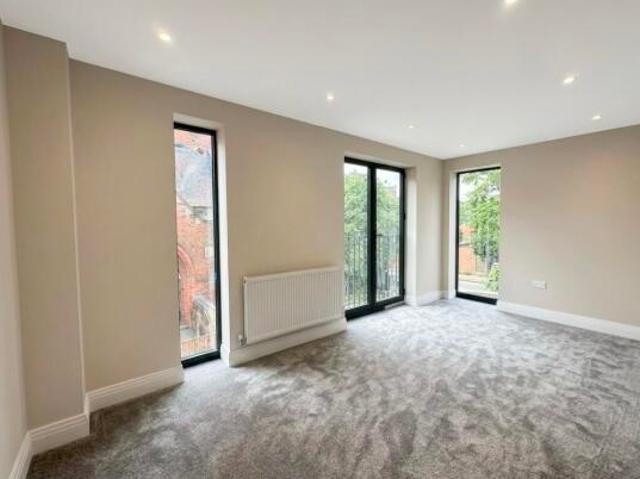 4 bedroom end of terrace house for rent in Cricklade Avenue, Lambeth, London, SW2