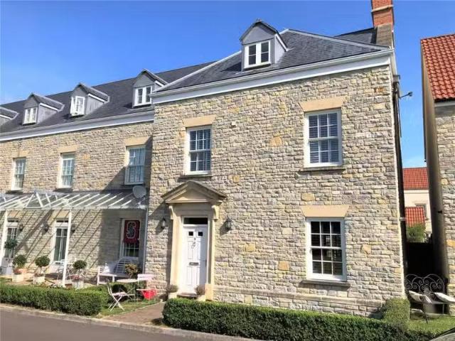 4 bedroom end of terrace house for rent in A Delightful Four B.