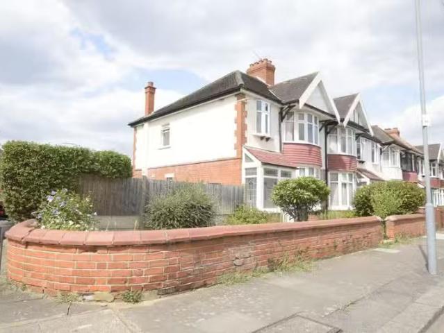4 bedroom end of terrace house for rent in Ashburton Avenue, S.