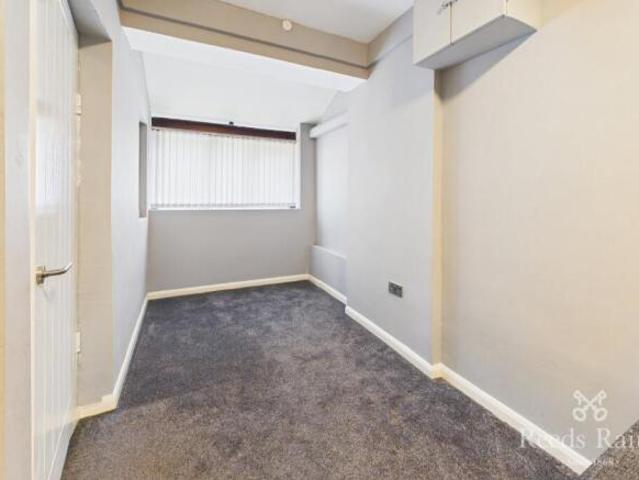 4 bedroom end of terrace house for rent in Barrie Road, Sheffield, S5