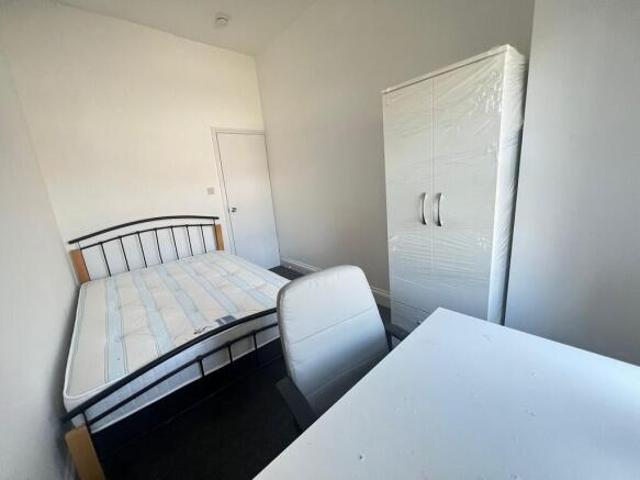 4 bedroom end of terrace house for rent in Bramble Street, Coventry, CV1