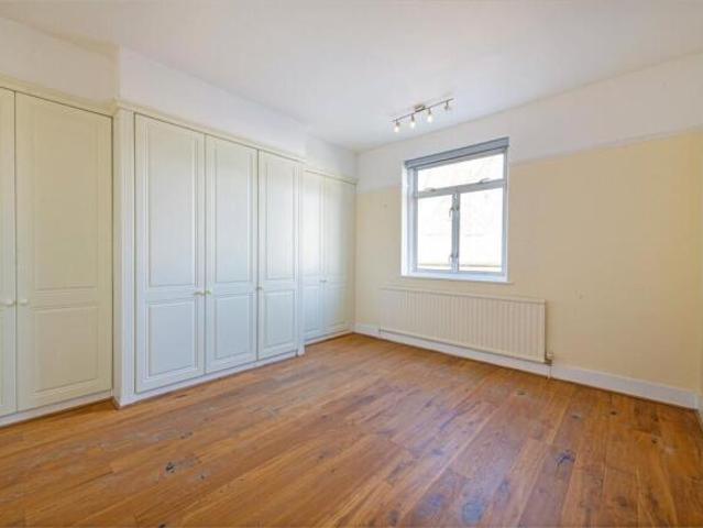 4 bedroom end of terrace house for rent in Broomwood Road, London, SW11