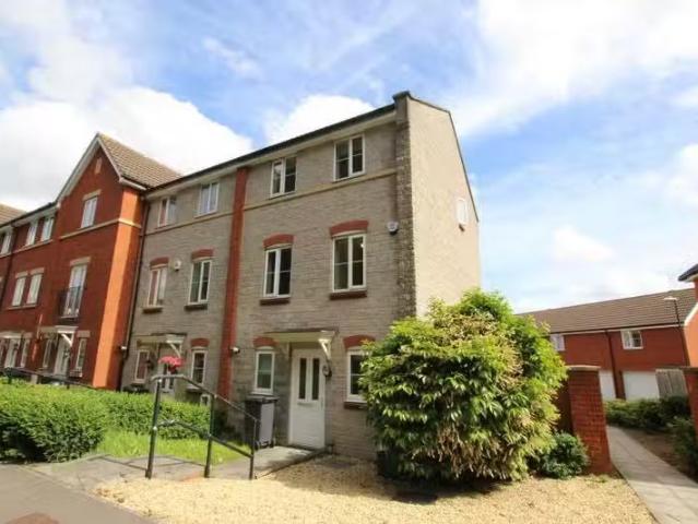4 bedroom end of terrace house for rent in Brook Road Speedw.