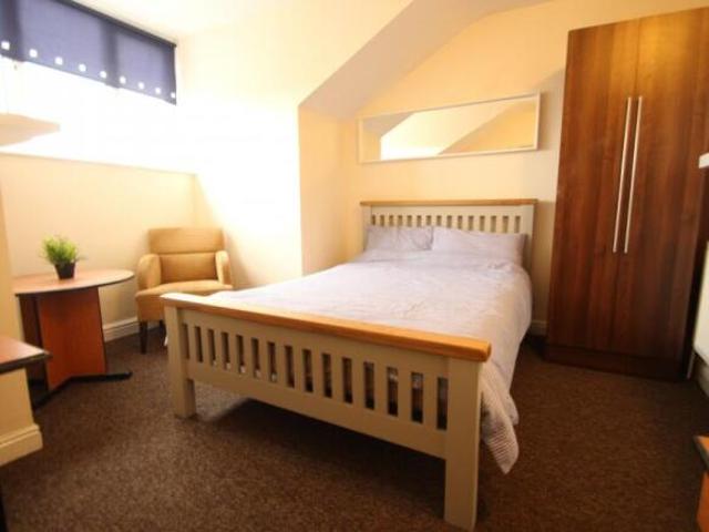 4 bedroom end of terrace house for rent in Burchett Terrace, Woodhouse, Leeds, LS6