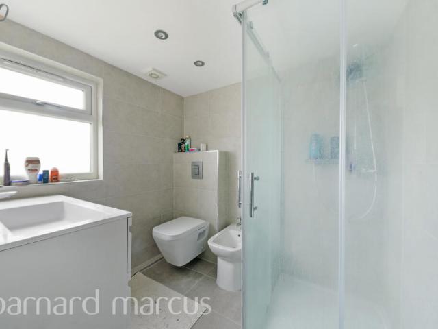 4 bedroom end of terrace house for rent in Glenister Park Road, Streatham, SW16