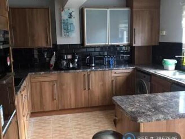 4 bedroom end of terrace house for rent in Greenwood Road, Mitcham, CR4