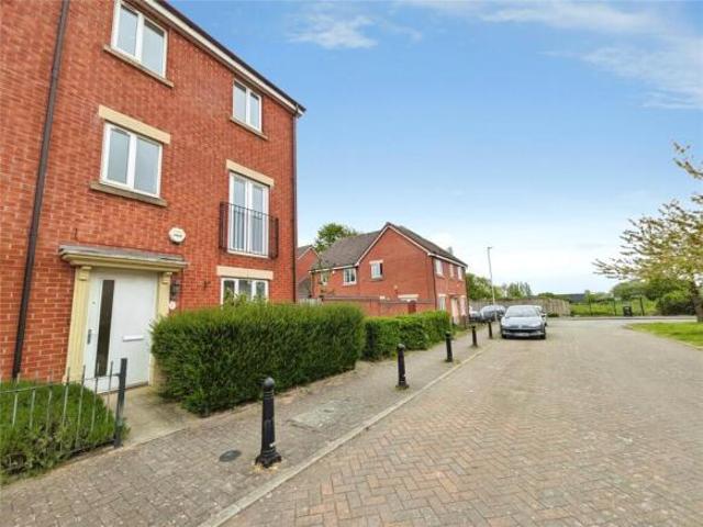 4 bedroom end of terrace house for rent in Greenock Crescent, Wolverhampton, West Midlands, WV4