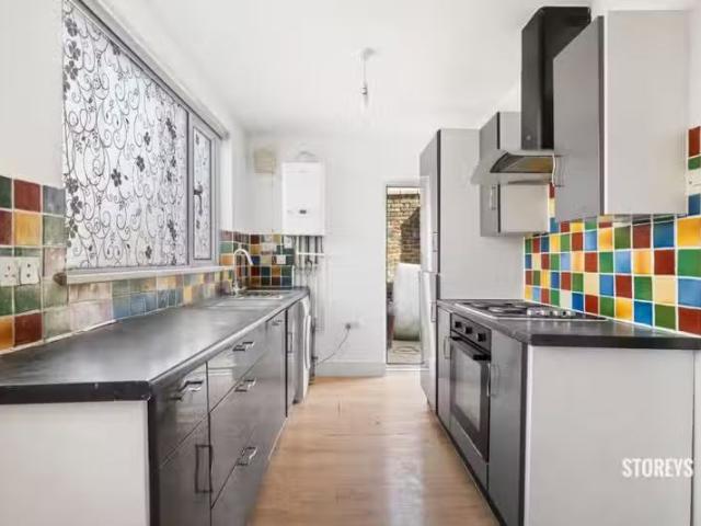 4 bedroom end of terrace house for rent in Gresham Road, Custo.