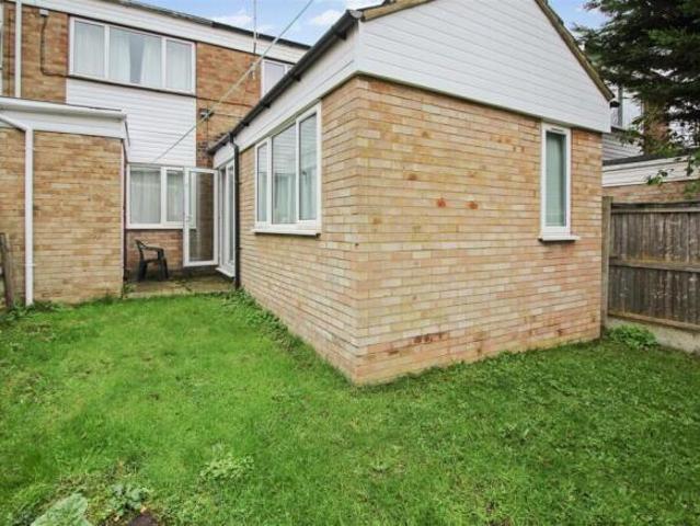 4 bedroom end of terrace house for rent in Downs Road, Canterbury, CT2