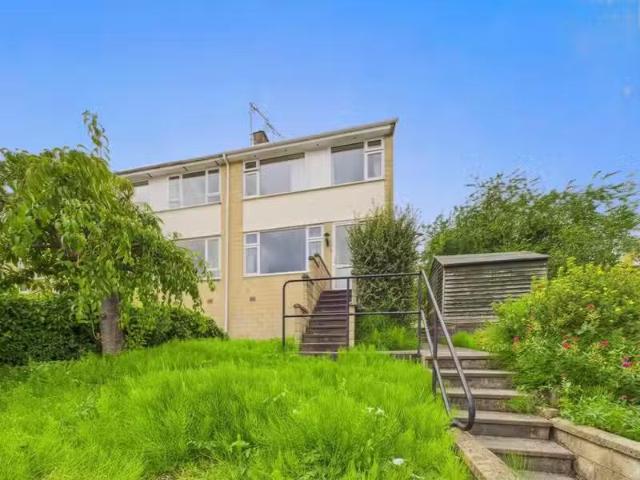 4 bedroom end of terrace house for rent in Edgeworth Road, Bat.