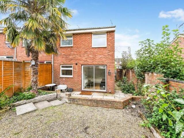 4 bedroom end of terrace house for rent in Elder Close, Badger Farm, Winchester, SO22