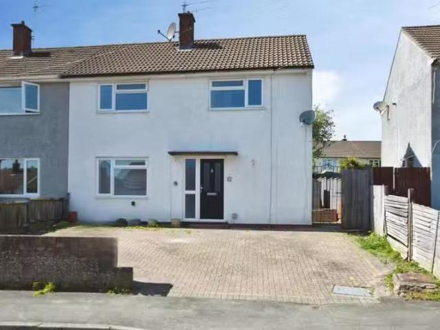 4 bedroom end of terrace house for rent in Elmtree Drive, Bris.