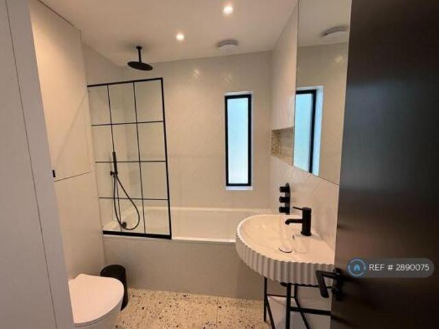 4 bedroom end of terrace house for rent in Foxbury Road, Bromley, BR1