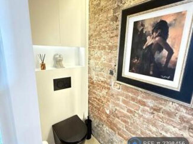4 bedroom end of terrace house for rent in Foxbury Road, Bromley, BR1