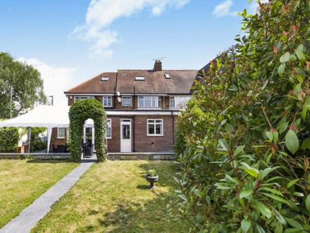 4 bedroom end of terrace house for rent in Fanshawe Road, Richmond, TW10