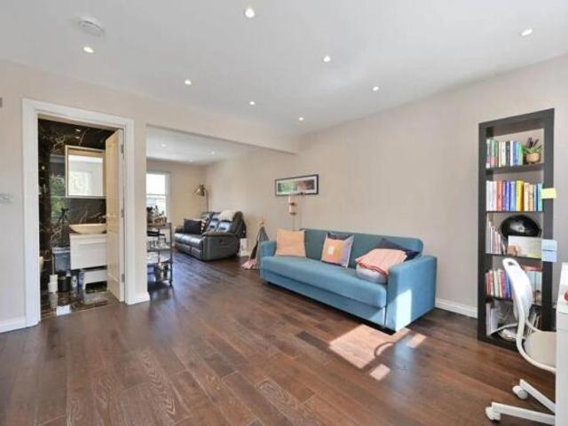 4 bedroom end of terrace house for rent in Kennington Park Road, Kennington, SE11