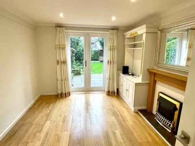 4 bedroom end of terrace house for rent in Kings Hedges Road.