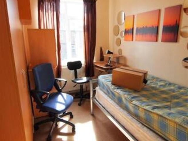 4 bedroom end of terrace house for rent in Hollow Way, Cowley, OX4