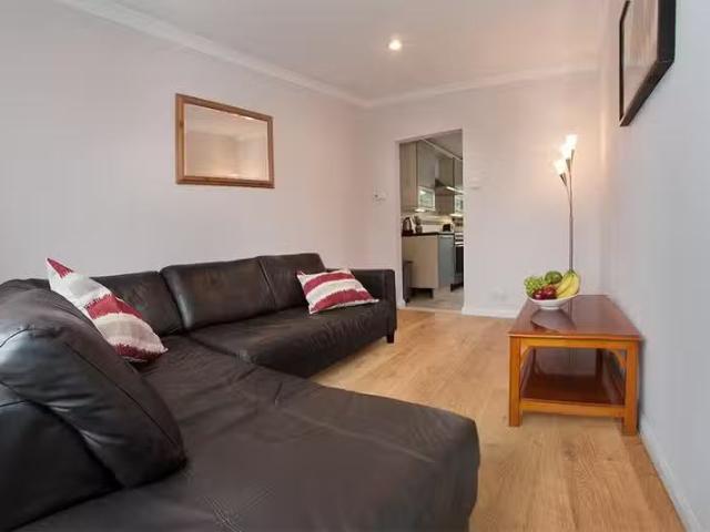 4 bedroom end of terrace house for rent in Hanover Place, Cant.