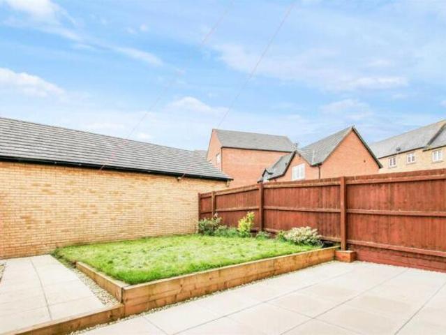 4 bedroom end of terrace house for rent in Harlow Crescent, Oxley Park, MK4