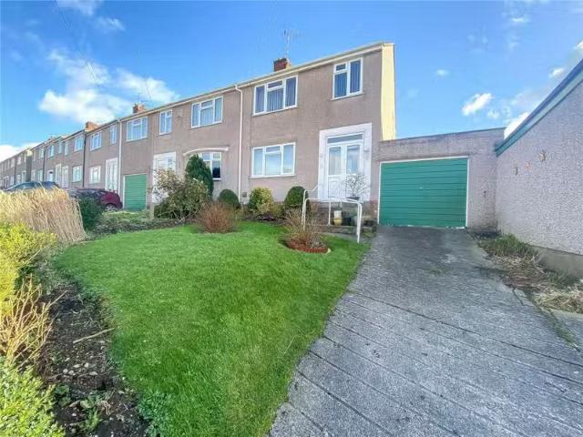 4 bedroom end of terrace house for rent in Headford Avenue, St.