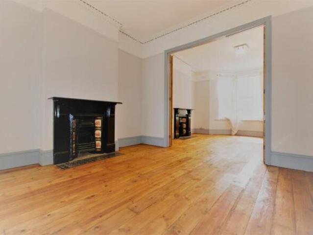 4 bedroom end of terrace house for rent in Hearnville Road, Balham, London, SW12